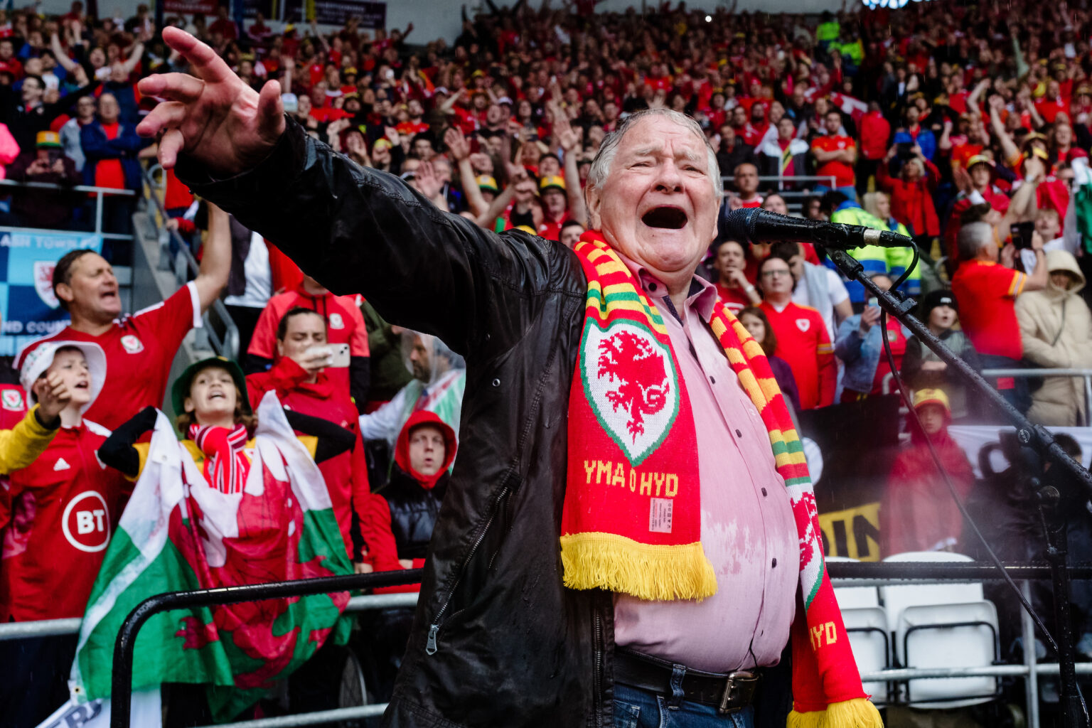 Dafydd Iwan to perform at the Stōk Cae Ras - FAW