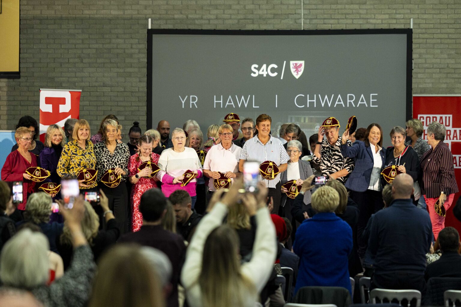 47 former WNT players presented Cymru caps - FAW
